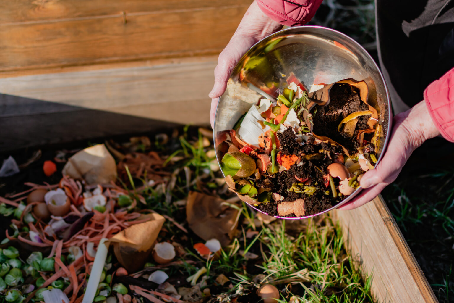 Composting in Fall: How to Make the Most of Fallen Leaves and Garden ...